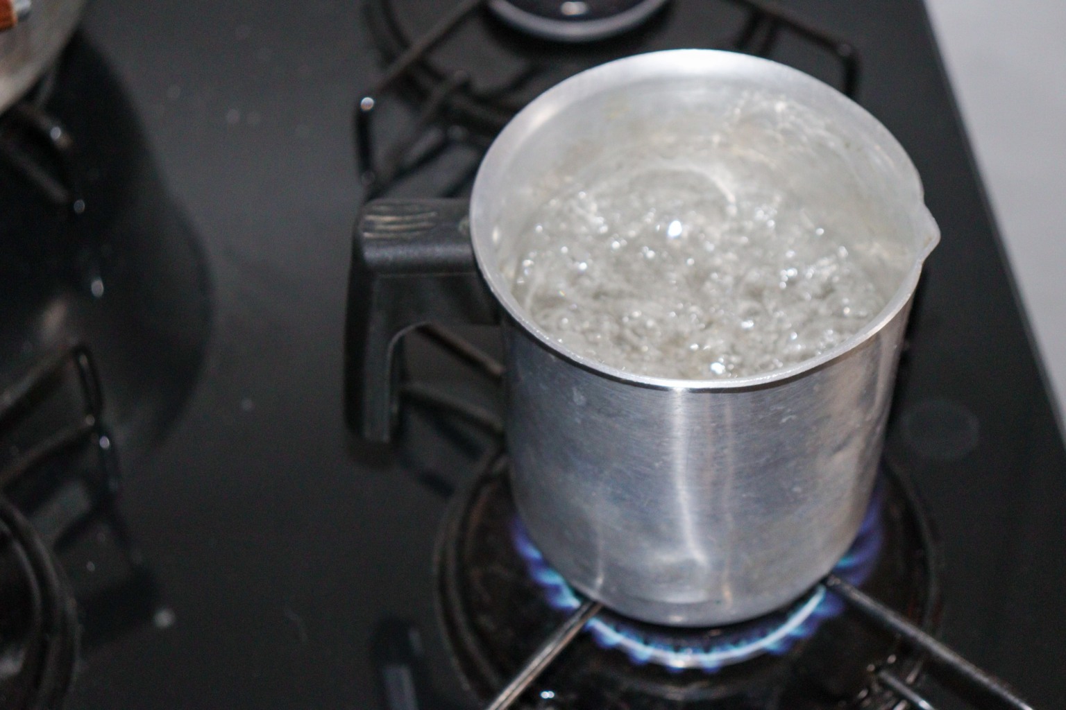 Saiba por que dizem que é melhor evitar ferver a água duas vezes - Folha BV