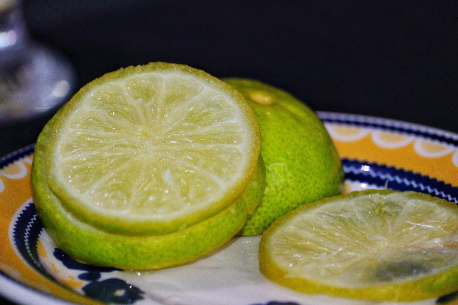 Cinco maneiras de usar limão na limpeza doméstica - Folha BV