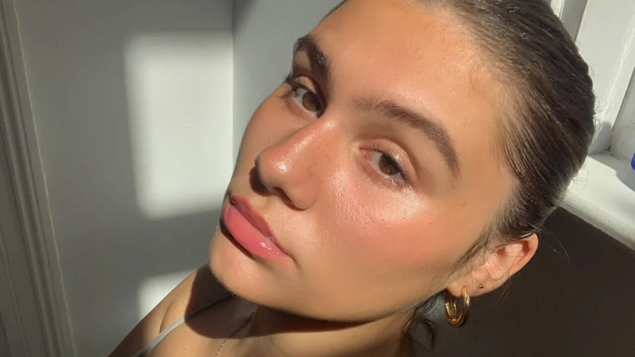 Tendências de Moda: "Clean Girl" O que é e como usar - Folha BV