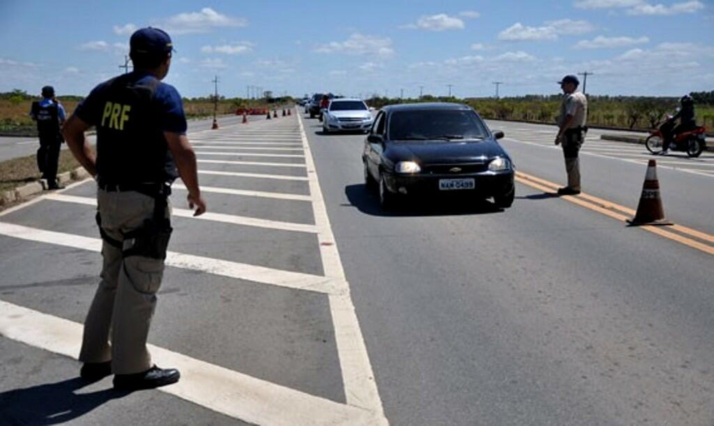 Blitz da PRF fiscalizou mais 200 pessoas nesta terça-feira - Folha BV